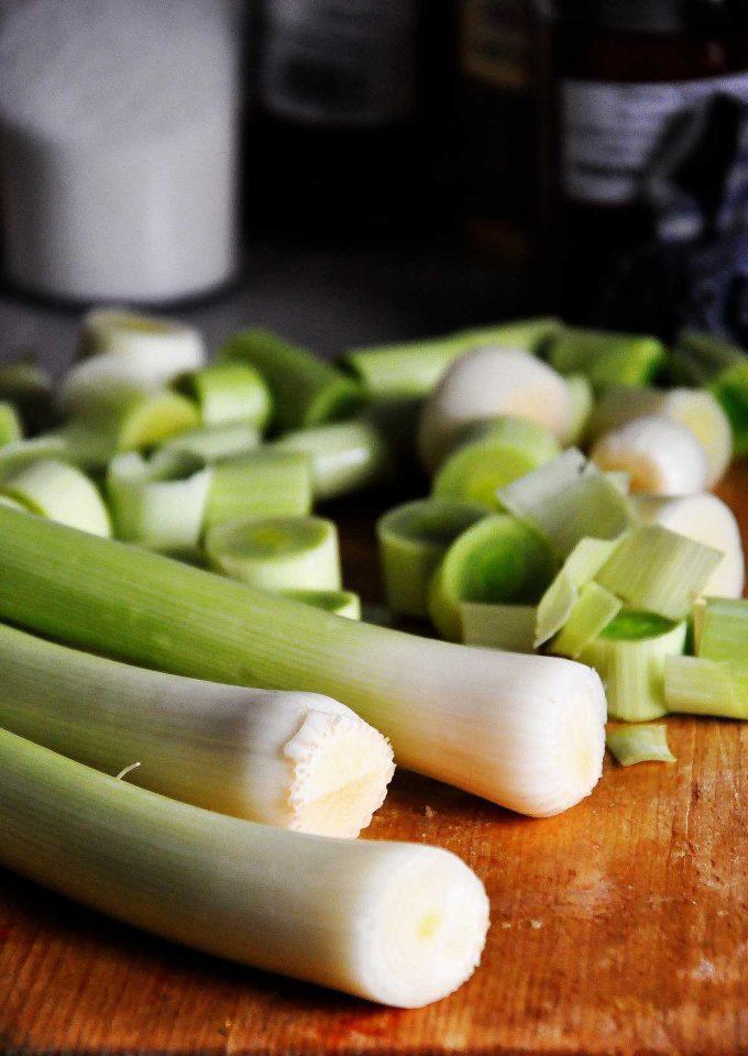 Mancare de praz cu masline si vin alb