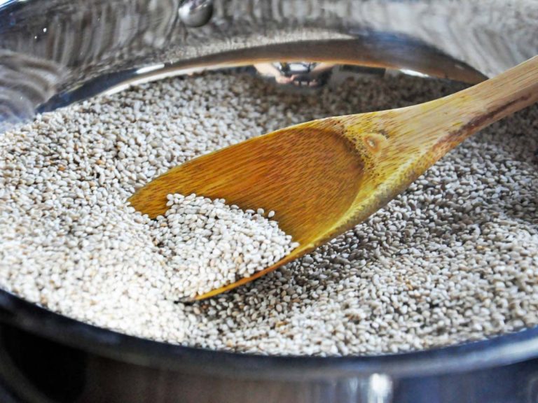 How to make Gomasio at home (Macrobiotic Sesame Salt)