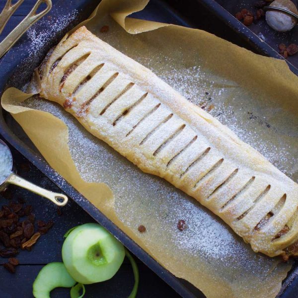 Vegan Apple Strudel - Gourmandelle
