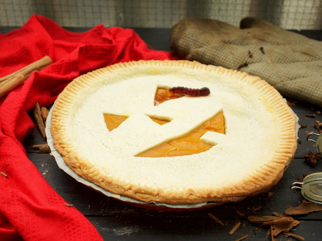 Halloween Pumpkin Pie (Jack-o'-Lantern Pie)