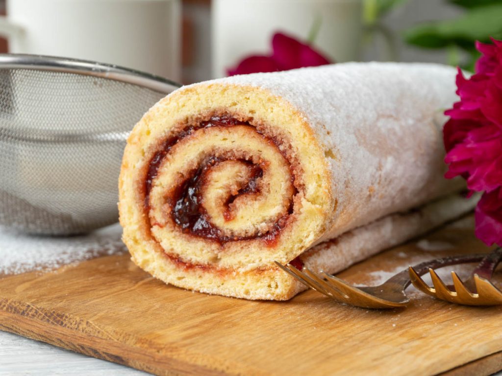 Easy Vegan Swiss Roll with Jam (35 Minutes)