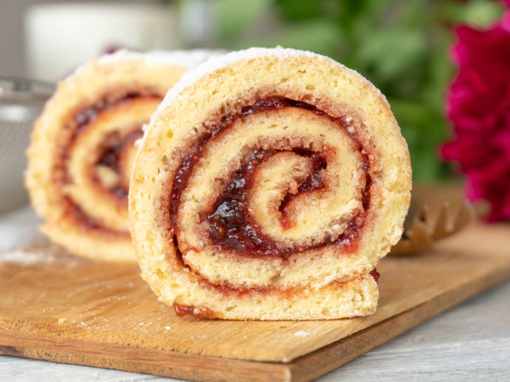 Easy Vegan Swiss Roll with Jam (35 Minutes)