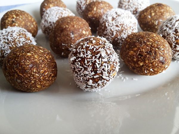 10 Retete de trufe si bomboane sanatoase