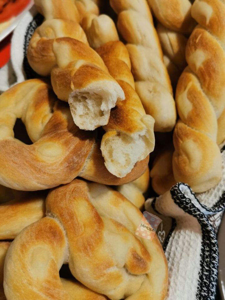 10 Retete de covrigi cu maia care te vor uimi - Gourmandelle