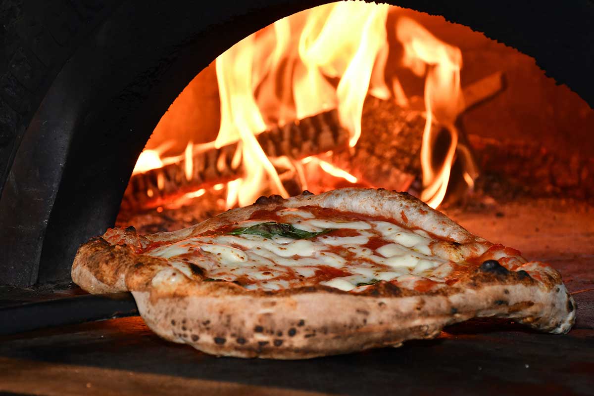 Best Style Of Pizza To Make In An Outdoor Pizza Oven