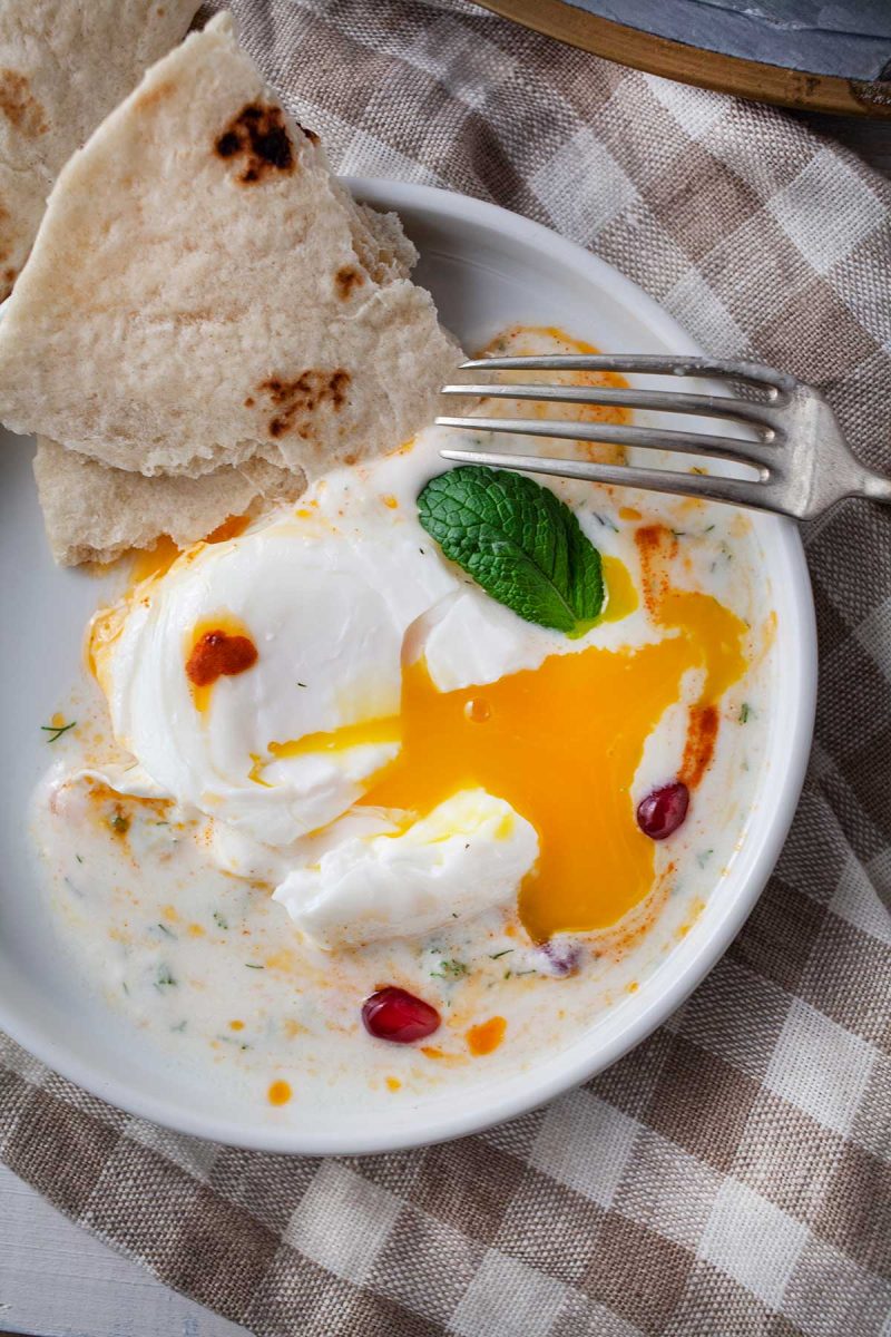Turkish Eggs - Çilbir | Poached Eggs with Garlic Yogurt